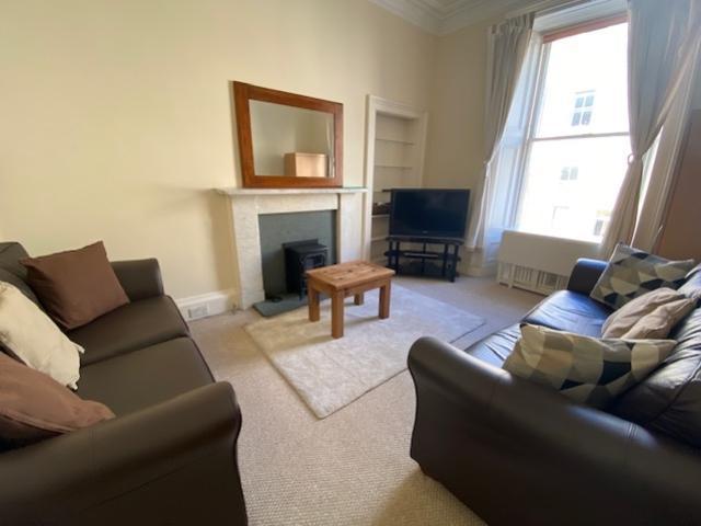 Oxford Street, Newington EH8 2 bed flat to rent £1,450 pcm £335 pw