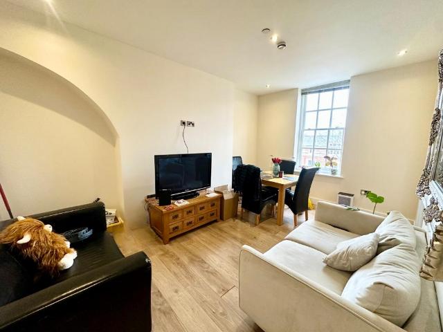 Oxford Street, Nottingham NG1 5BH 3 bed flat to rent £1,295 pcm £299 pw