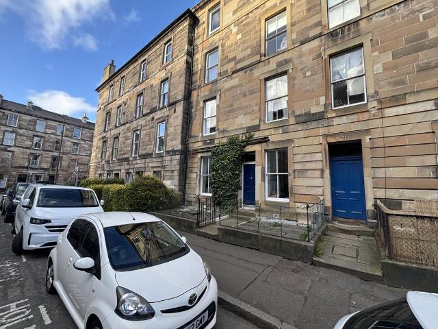 Oxford Street, Edinburgh EH8 3 bed flat to rent £2,700 pcm £623 pw