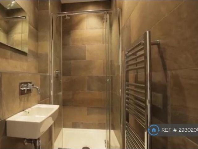 Oxford Street, Edinburgh, EH8 2 bed flat to rent £1,800 pcm £415 pw