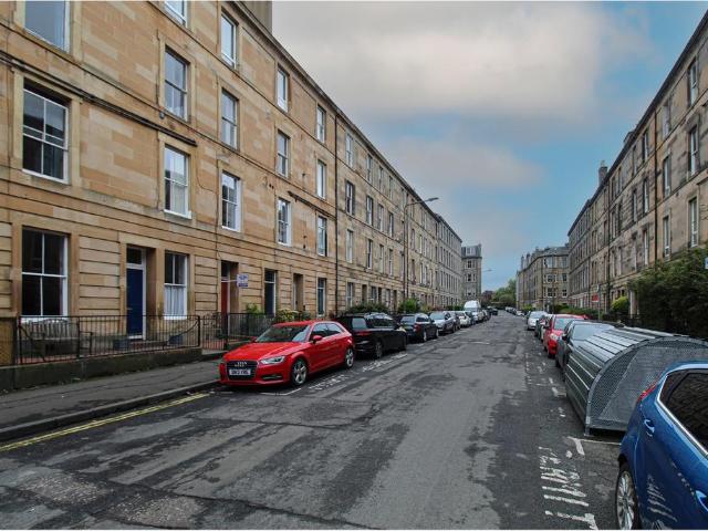 Oxford Street, Edinburgh, EH8 4 bed flat to rent £3,000 pcm £692 pw