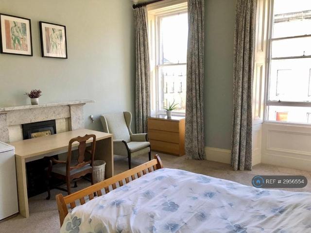 Oxford Street, Edinburgh, EH8 4 bed flat to rent £3,150 pcm £727 pw