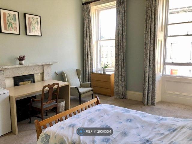 Oxford Street, Edinburgh EH8, 4 bed flat to rent, £3,150 pcm | PrimeLocation