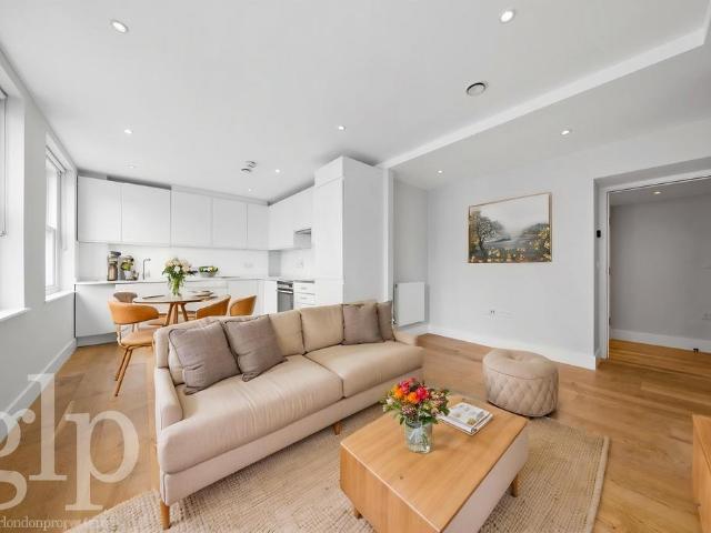 Oxford Street, Fitzrovia, W1D 3 bed apartment to rent £4,749 pcm £1,096 pw