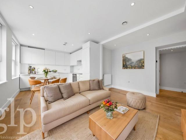 Oxford Street, Fitzrovia W1D, 3 bed flat to rent, £4,749 pcm | PrimeLocation
