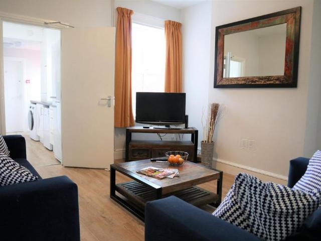 Oxford Street, Loughborough LE11 5 bed house to rent £2,925 pcm £675 pw