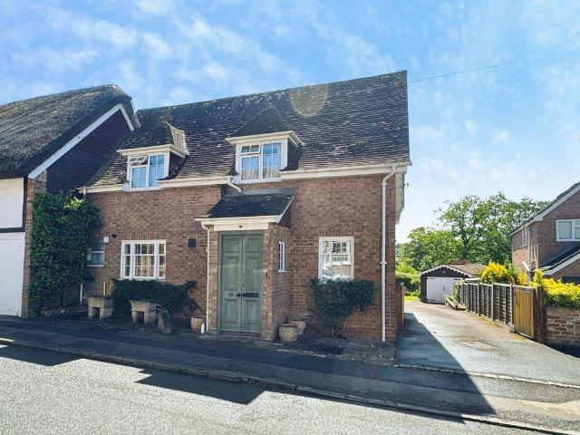 Oxford Street, Ramsbury, SN8 3 bed end of terrace house to rent £1,850 pcm £427 pw