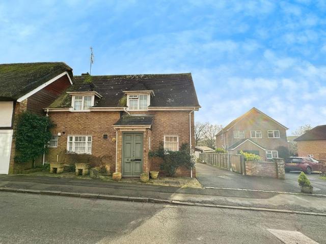 Oxford Street, Ramsbury, SN8 3 bed end of terrace house to rent £1,850 pcm £427 pw