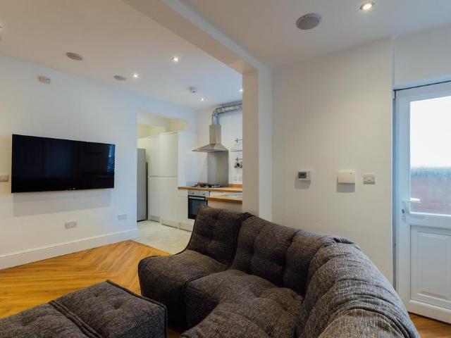 Oxford Street 5 bed house share to rent £3,355 pcm £774 pw