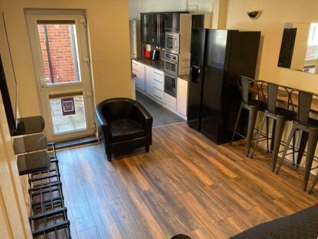Oxford Street 6 bed house share to rent £3,570 pcm £824 pw