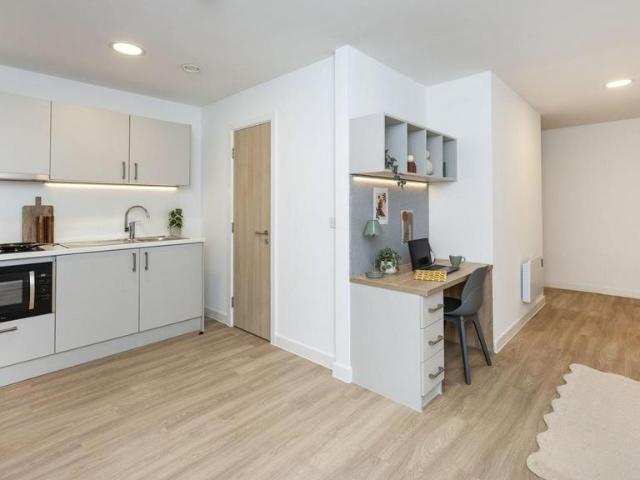 Oxford Place, Manchester M14 Studio to rent £1,517 pcm £350 pw