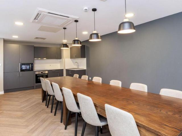 Oxford Place, Manchester M14 Studio to rent £1,235 pcm £285 pw