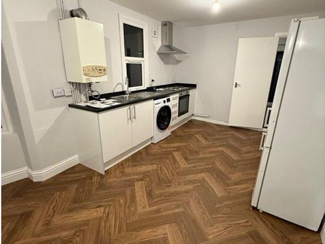 Oxford Road, Tilehurst, Reading RG31, 2 bed flat to rent, £1,250 pcm | PrimeLocation