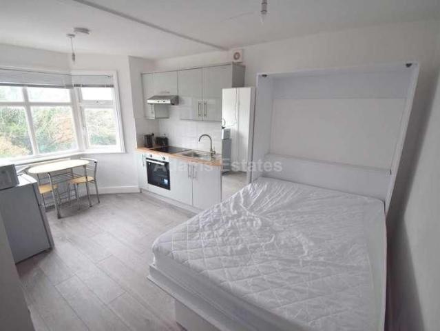 Oxford Road, Tilehurst, RG31