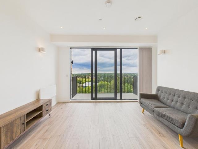 Oxford Road, Uxbridge UB8, 2 bed flat to rent, £1,800 pcm | PrimeLocation
