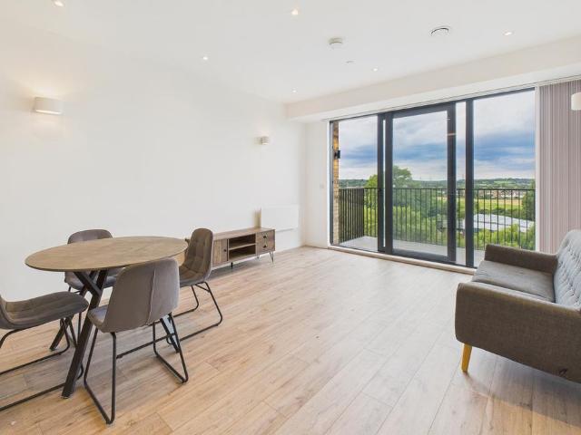 Oxford Road, Uxbridge UB8, 2 bed flat to rent, £1,950 pcm | PrimeLocation