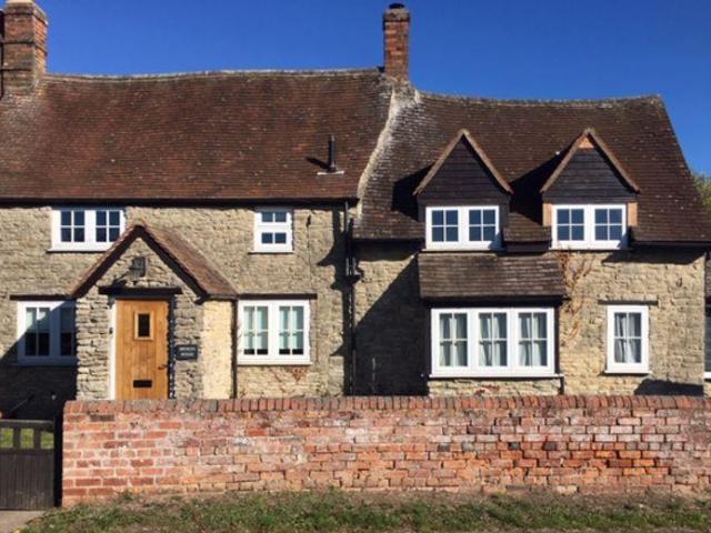 Oxford Road, Wendlebury 4 bed semi detached house to rent £2,100 pcm £485 pw