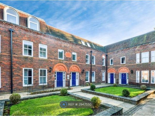 Oxford Road, Aylesbury HP19, 1 bed flat to rent, £1,200 pcm | PrimeLocation