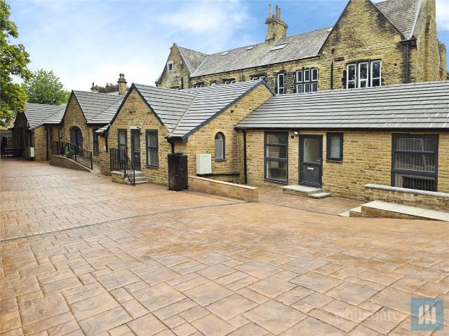 Oxford Road, Dewsbury, Kirklees WF13, 3 bed flat to rent, £1,100 pcm | PrimeLocation