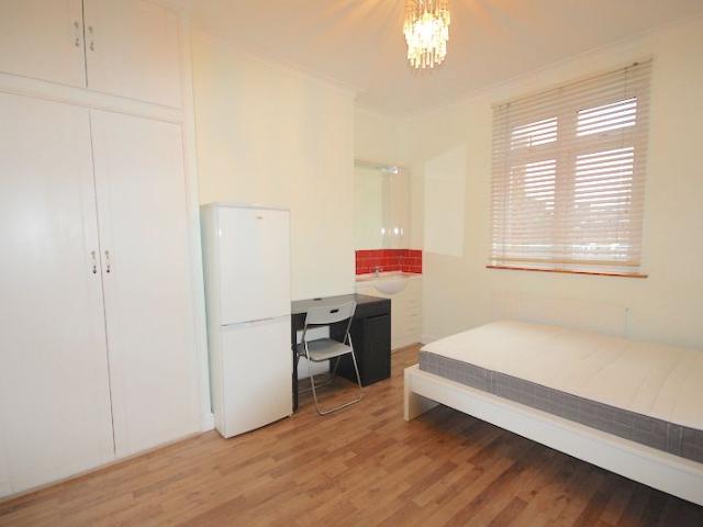 Oxford Road, London N4, Room to rent, £950 pcm | PrimeLocation
