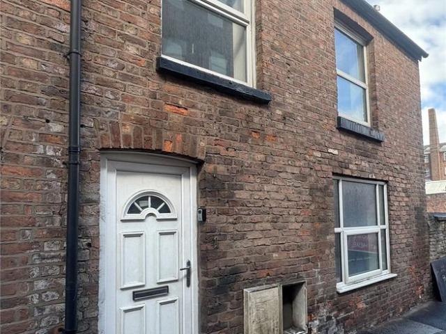 Oxford Road, Macclesfield, Cheshire SK11, 2 bed terraced house to rent, £900 pcm | PrimeLocation