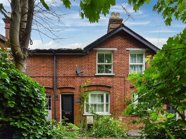 Oxford Road, Marlow, Buckinghamshire SL7, 2 bed terraced house to rent, £2,450 pcm | PrimeLocation
