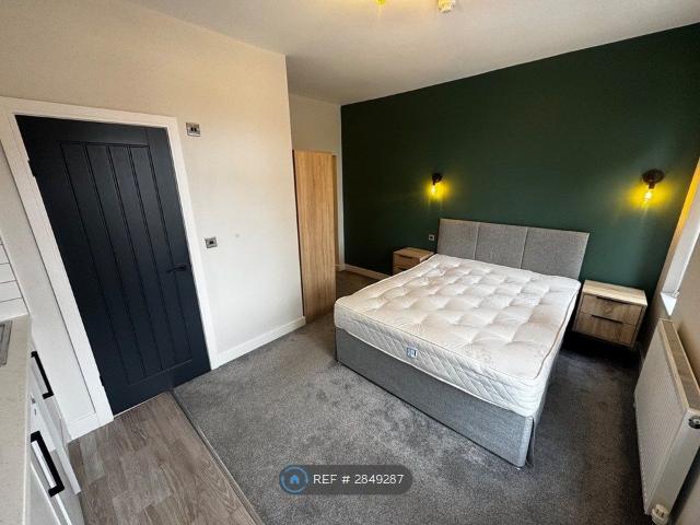 Oxford Road, Newcastle ST5, Room to rent, £715 pcm | PrimeLocation