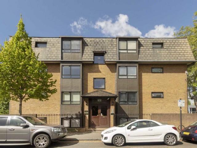 Oxford Road North, London W4 1 bed flat to rent £1,900 pcm £438 pw