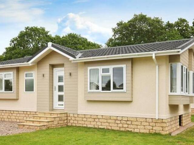 Oxford Road, Princethorpe, 2 Bedroom Park