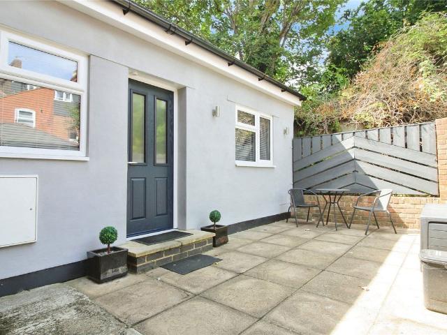 Oxford Road, Reading RG1, 1 bed flat to rent, £1,050 pcm | PrimeLocation