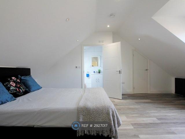 Oxford Road, Reading RG1, 3 bed flat to rent, £2,175 pcm | PrimeLocation