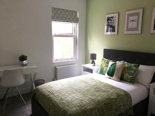 Oxford Road, Reading RG30, Room to rent, £825 pcm | PrimeLocation