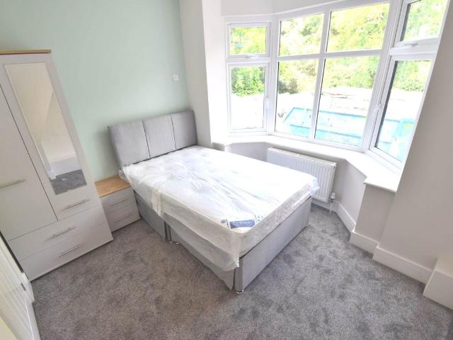 Oxford Road, Reading RG31, Room to rent, £795 pcm | PrimeLocation