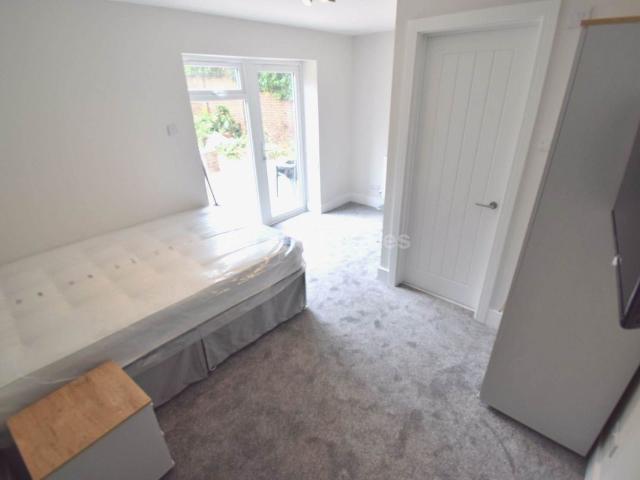 Oxford Road, Reading RG31, Room to rent, £795 pcm | PrimeLocation
