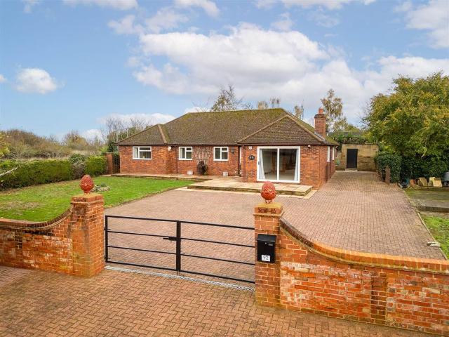 Oxford Road, Stone HP17, 3 bed property to rent, £2,500 pcm | PrimeLocation