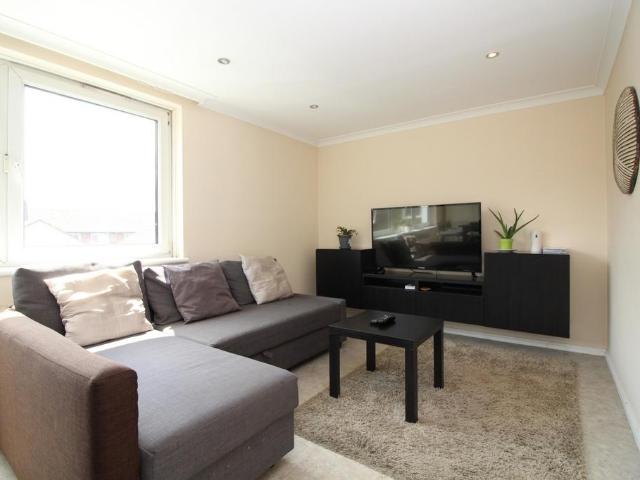 Oxford Road, Stratford, E15 1DD 4 bed maisonette to rent £2,900 pcm £669 pw