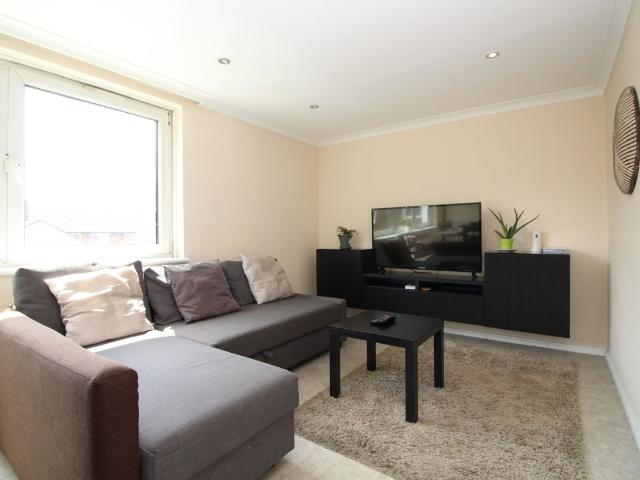 Oxford Road, Stratford E15, 4 bed maisonette to rent, £2,900 pcm | PrimeLocation