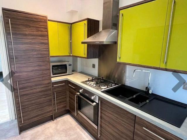 Oxford Rd N, London, W4 2 bed flat to rent £2,095 pcm £483 pw