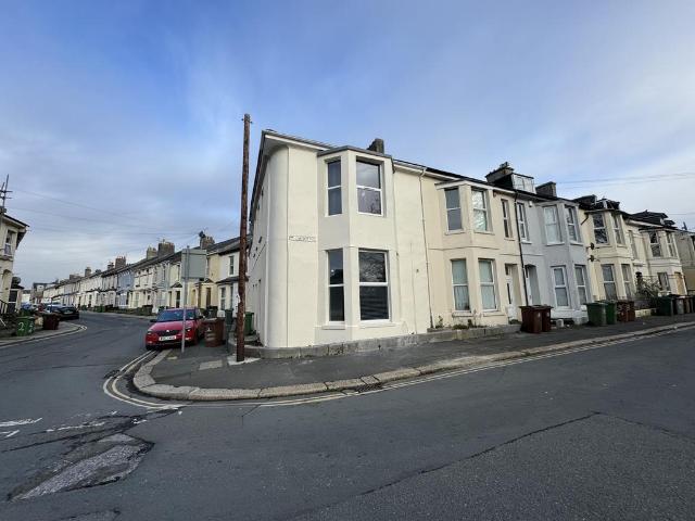 Oxford Terrace, Plymouth, PL1 2 bed flat to rent £1,000 pcm £231 pw