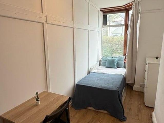 Oxgate Gardens, London NW2, Room to rent, £693 pcm | PrimeLocation