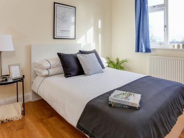 Oxgate Gardens, London NW2, Room to rent, £850 pcm | PrimeLocation