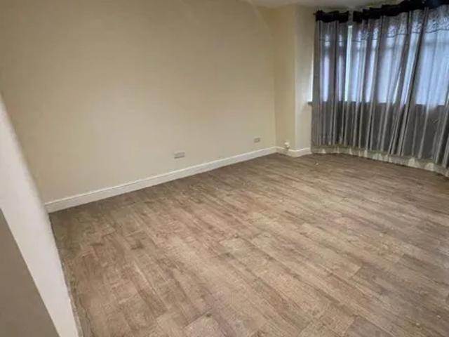 Oxgate Gardens, London, NW2 6EA, United Kingdom | 2 bed apartment for rent #137999403 | Rentberry