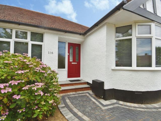Oxhawth Crescent, Bromley BR2, 2 bed bungalow to rent, £1,850 pcm | PrimeLocation