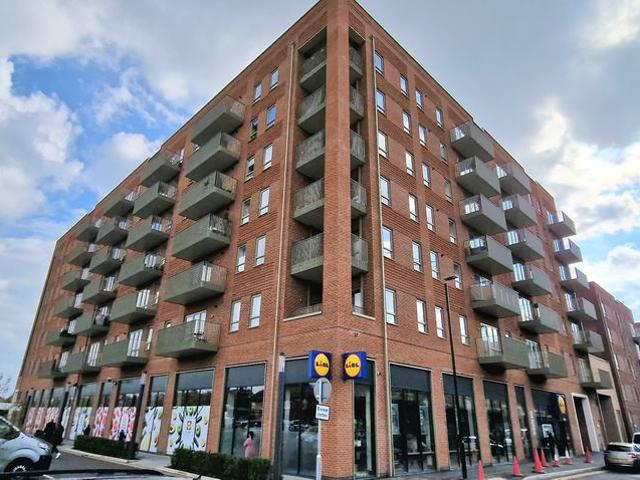Oxhey Drive, WATFORD, WD19 1 bed apartment to rent £1,575 pcm £363 pw