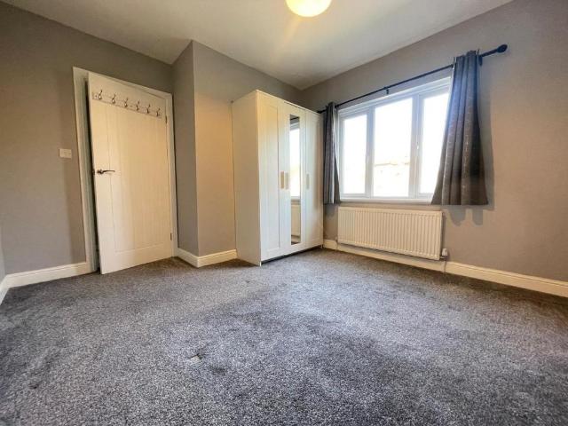 Oxhey Drive, Watford WD19 4 bed semi detached house to rent £2,300 pcm £531 pw