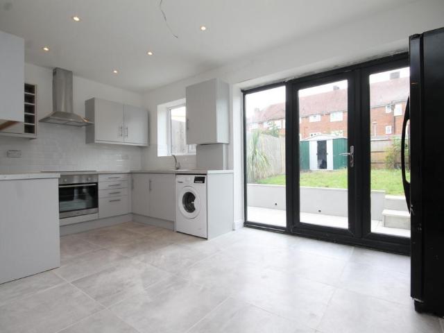 Oxhey Drive, South Oxhey, WD19 4 bed house to rent £2,250 pcm £519 pw