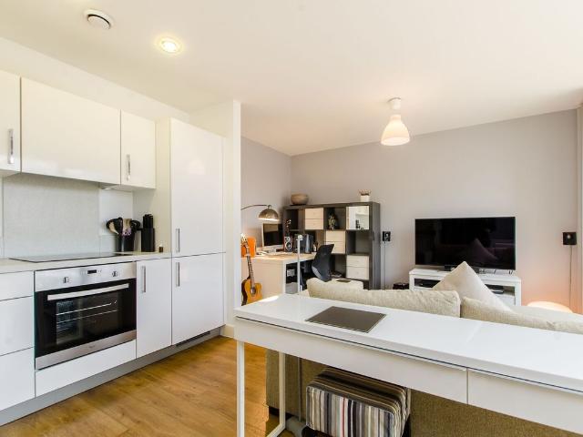 Oxley Square, Bow, London E3, 1 bed flat to rent, £3,000 pcm | PrimeLocation