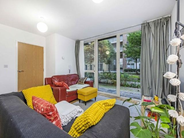Oxley Square, E3, London