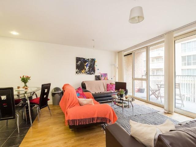 Oxley Square, London, E3 3GR