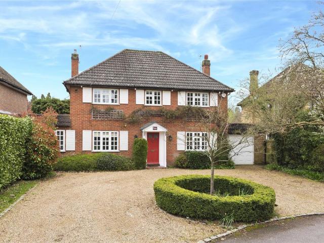 Oxshott Way, Cobham, Surrey, KT11 4 bed detached house to rent £4,000 pcm £923 pw
